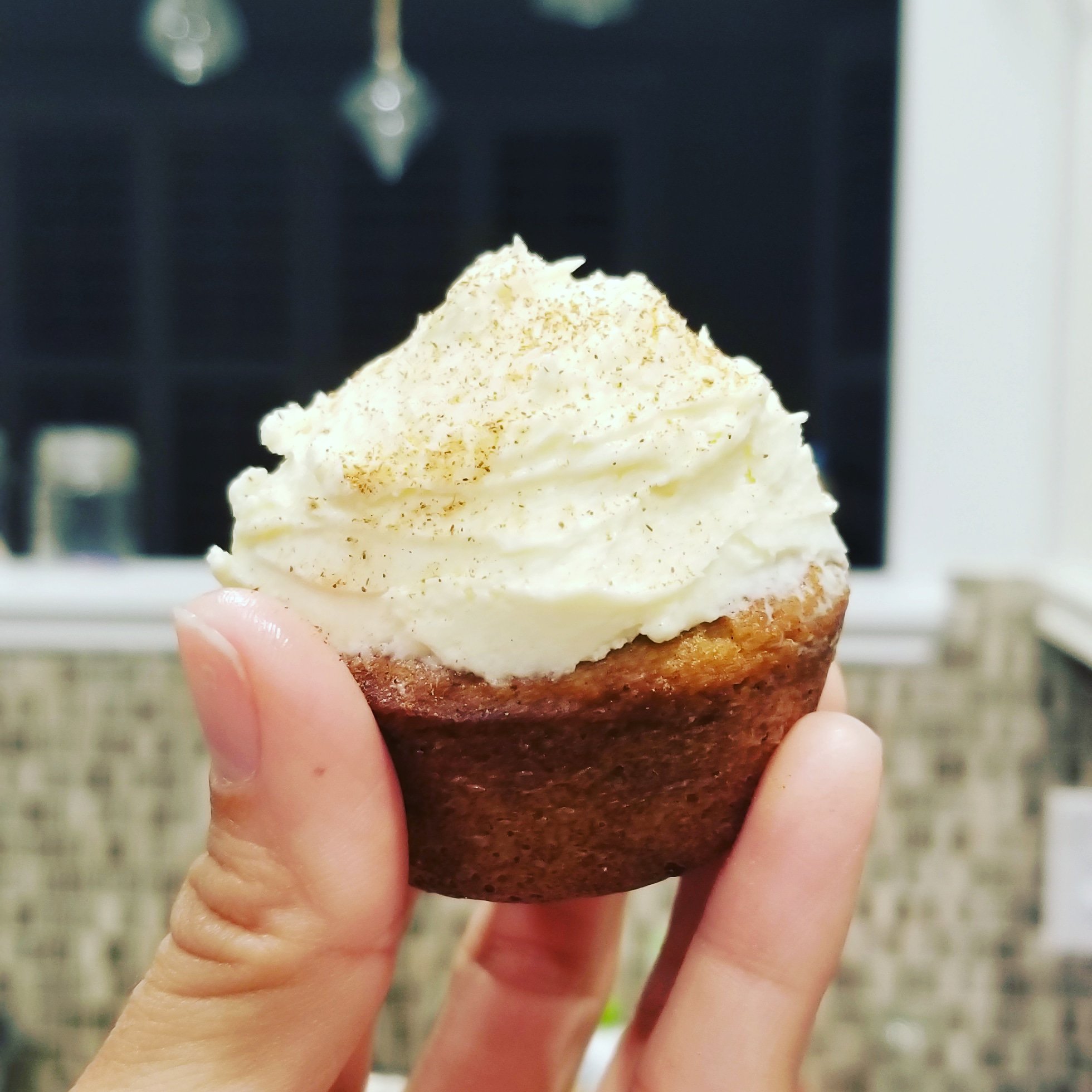 Pumpkin Spice Keto Cupcakes with Cream Cheese Icing – Keto Inspo
