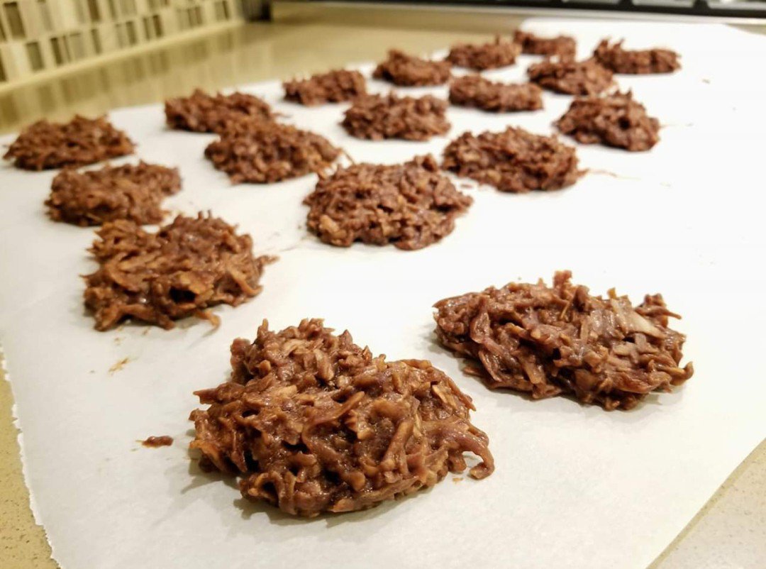 KETO Chocolate Peanut Butter (no-Oat) No-Bake Cookies – Keto Inspo
